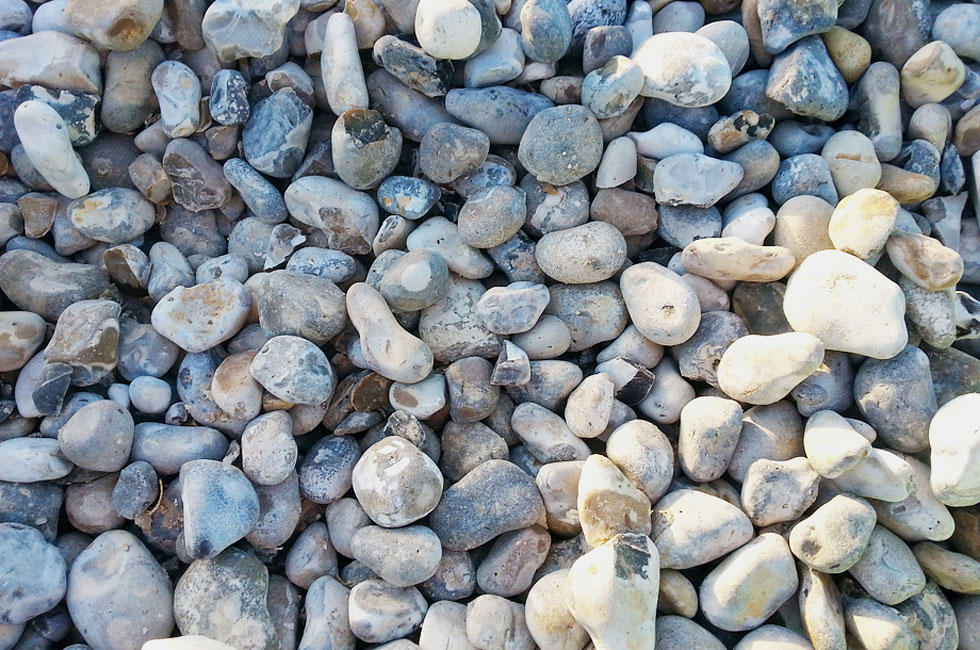 Buy Garden Pebble Stones | 40mm Lydd Beach | Madingley Mulch