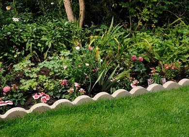 Edging Stones Cambridge | Provided by Madingley Mulch